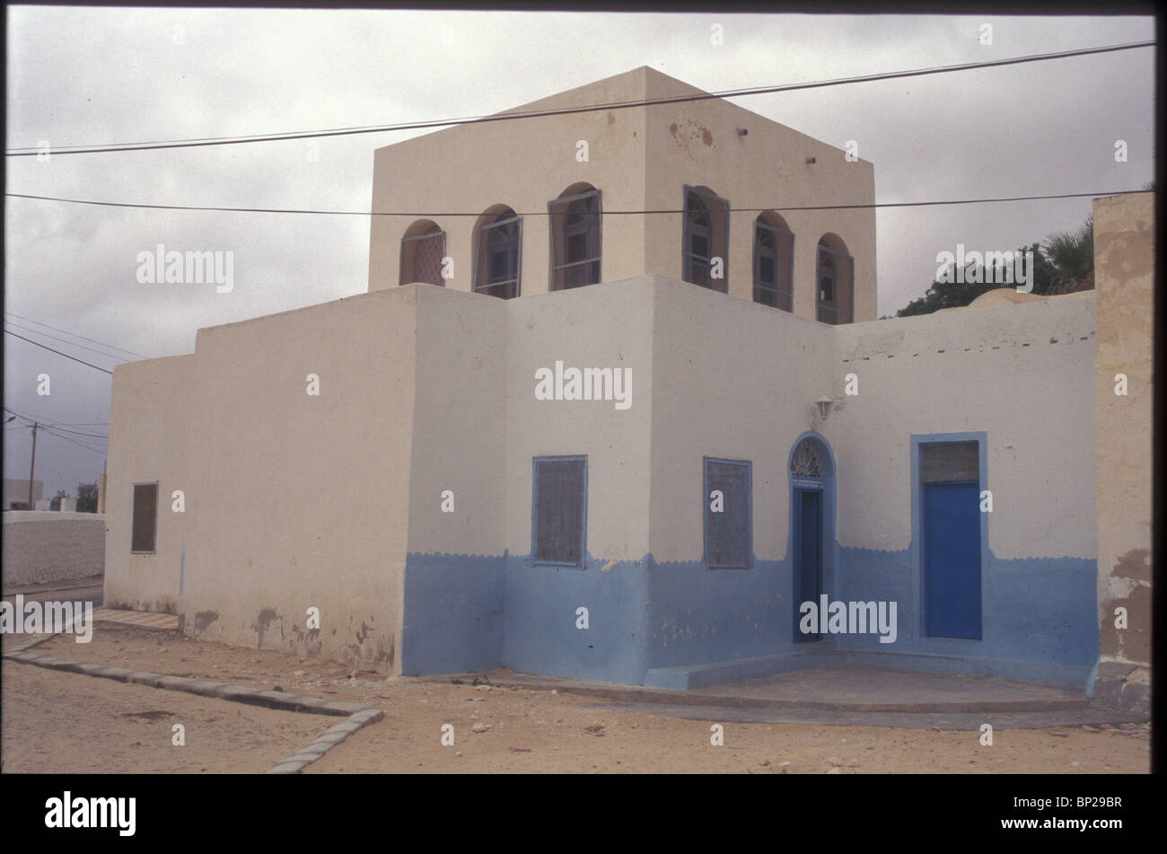 2875. SYNAGOGUE IN THE JEWISH QUARTER OF DJERBA, TUNIS Stock Photo - Alamy