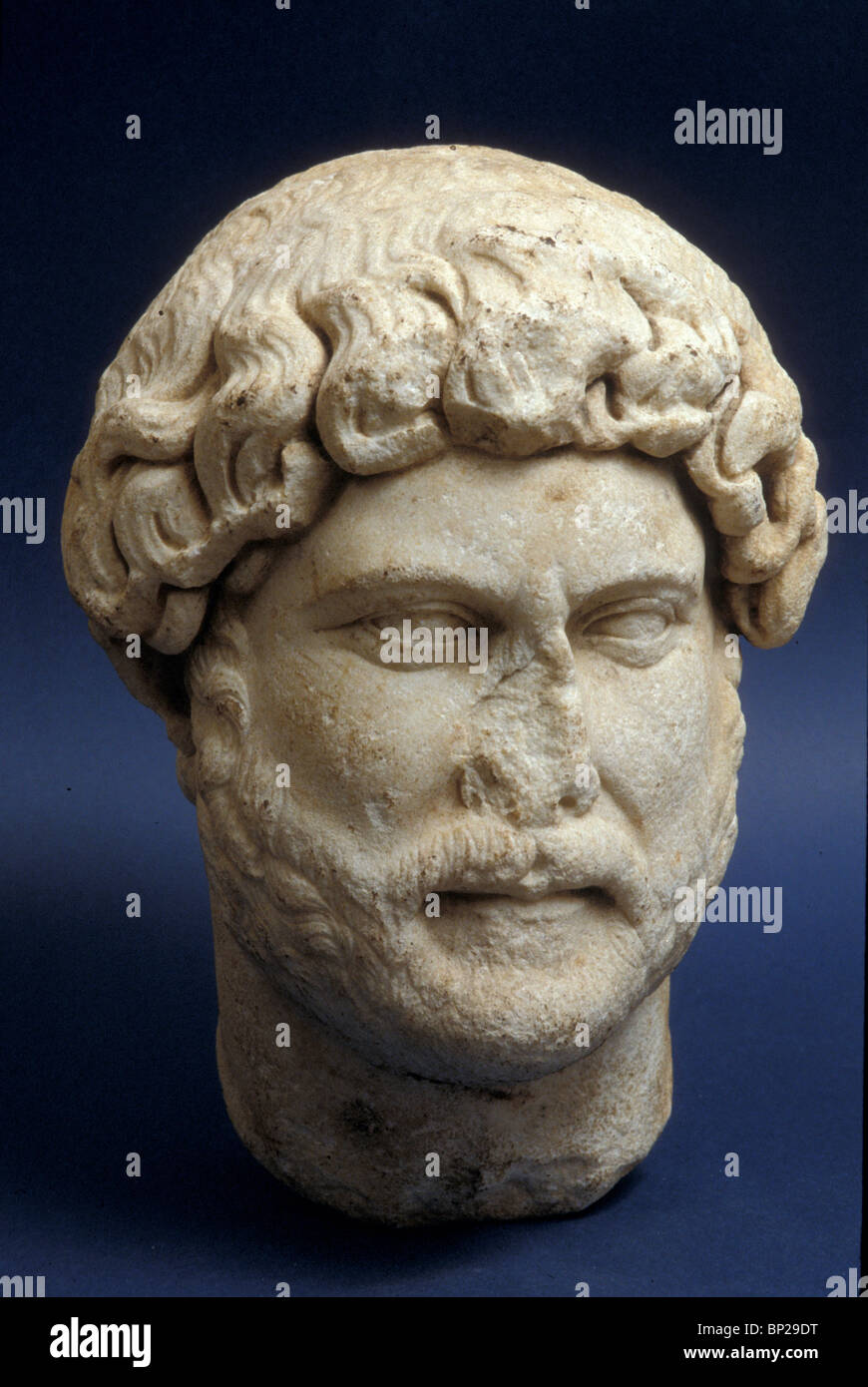 Marble bust emperor hadrian hi-res stock photography and images - Alamy