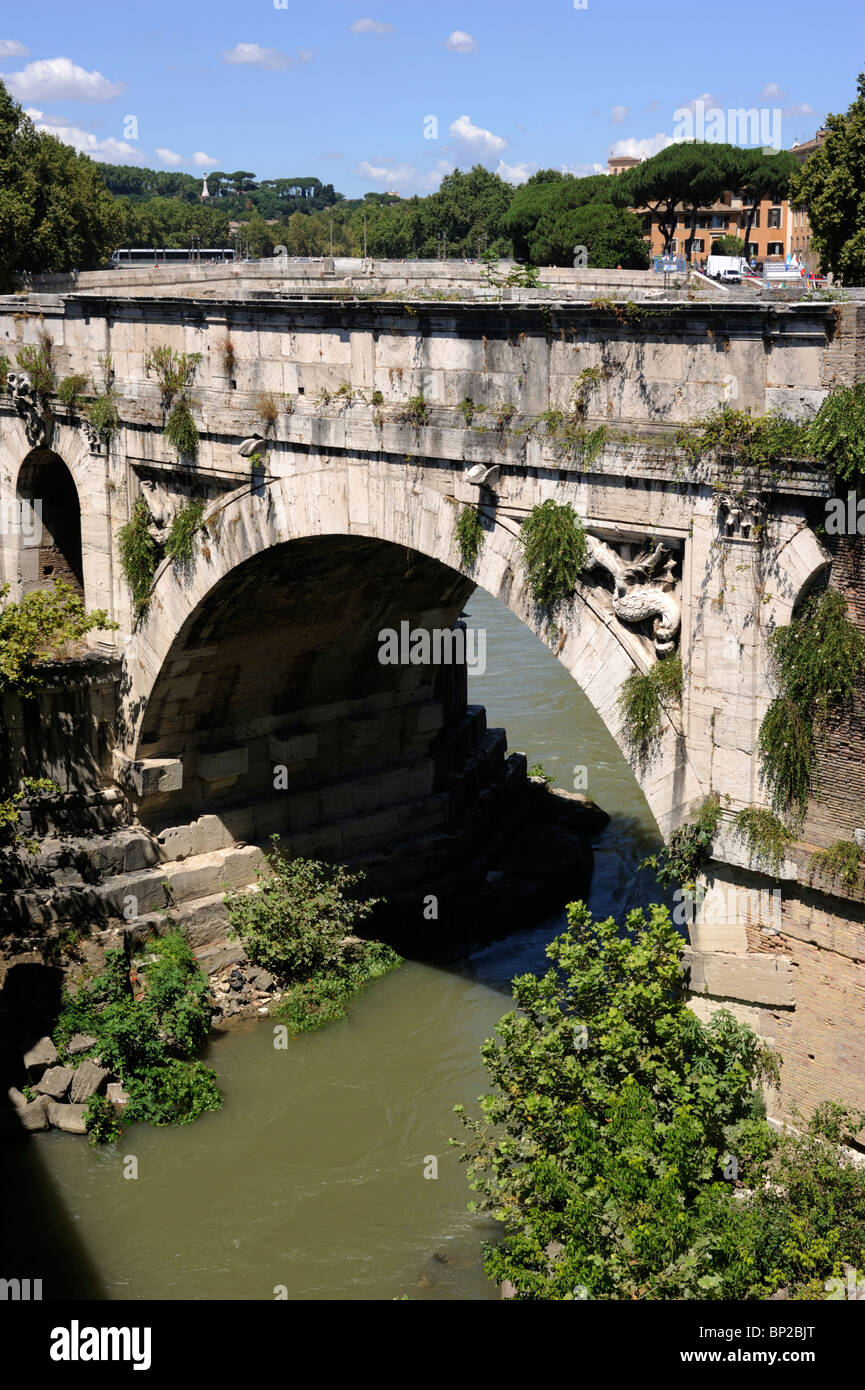 Italy, Rome, Tiber river, Ponte Rotto (Broken Bridge), Pons Aemilius ...