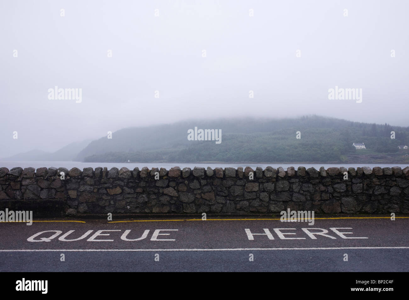 Queue sign hi-res stock photography and images - Alamy