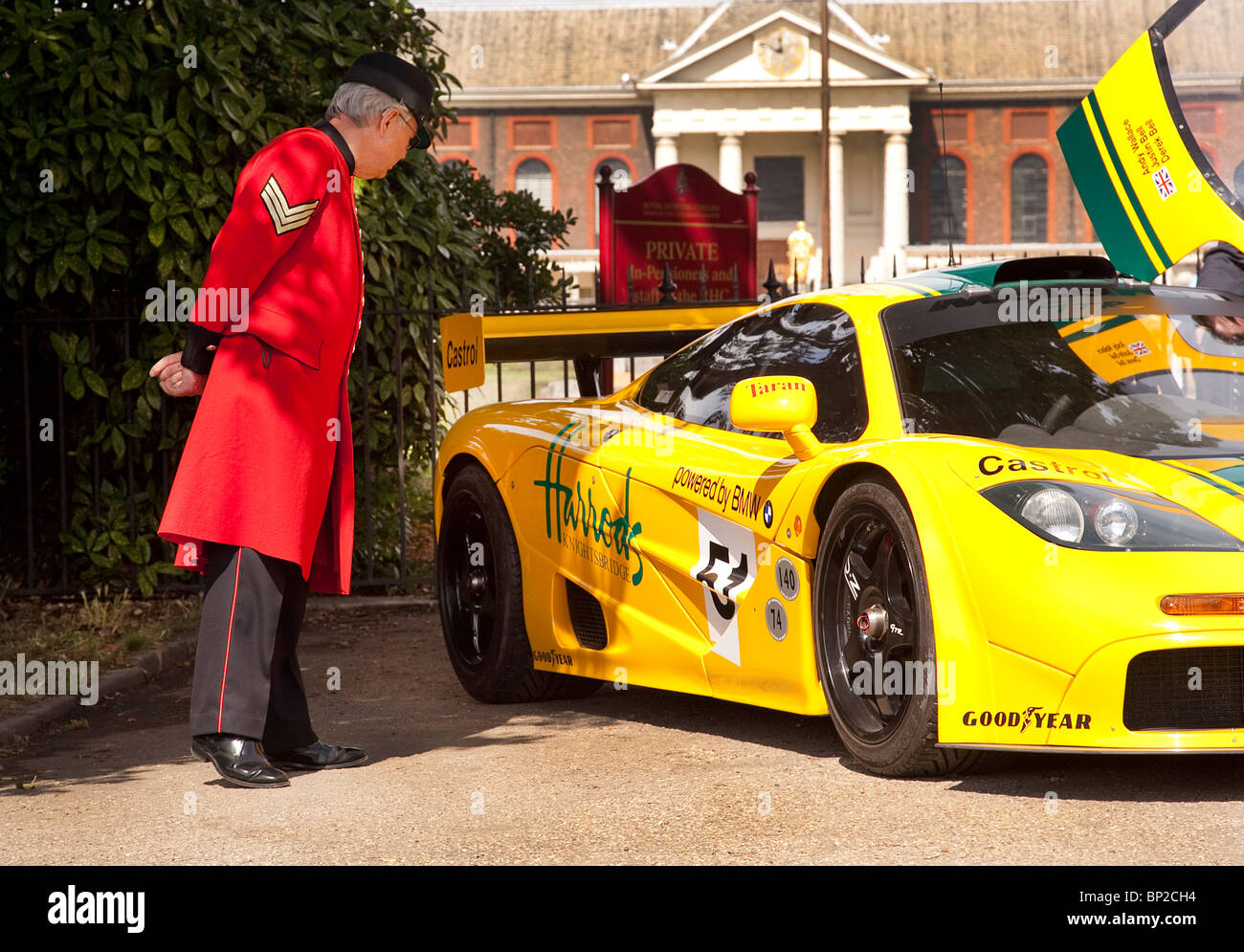 Chelsea pensioner takes a look at McLaren Le Mans car Stock Photo - Alamy