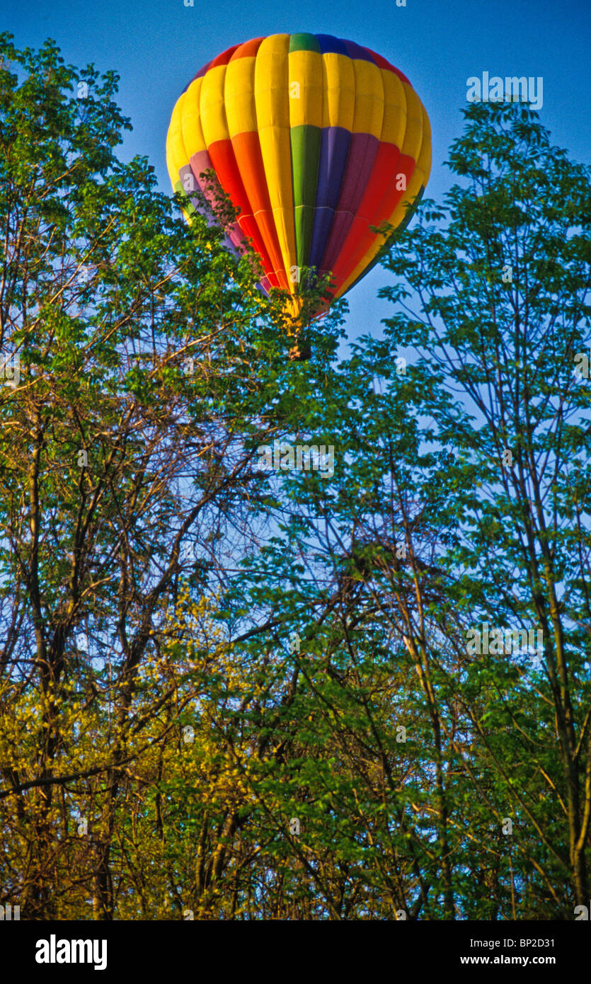 Hot air balloon riders soar , float over Lancaster farm fields Stock ...
