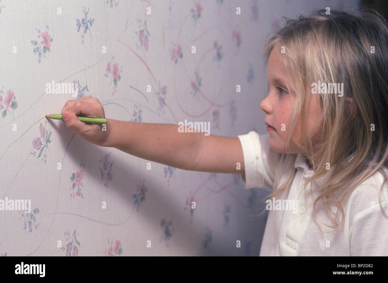 Child scribbling on wall hi-res stock photography and images - Alamy