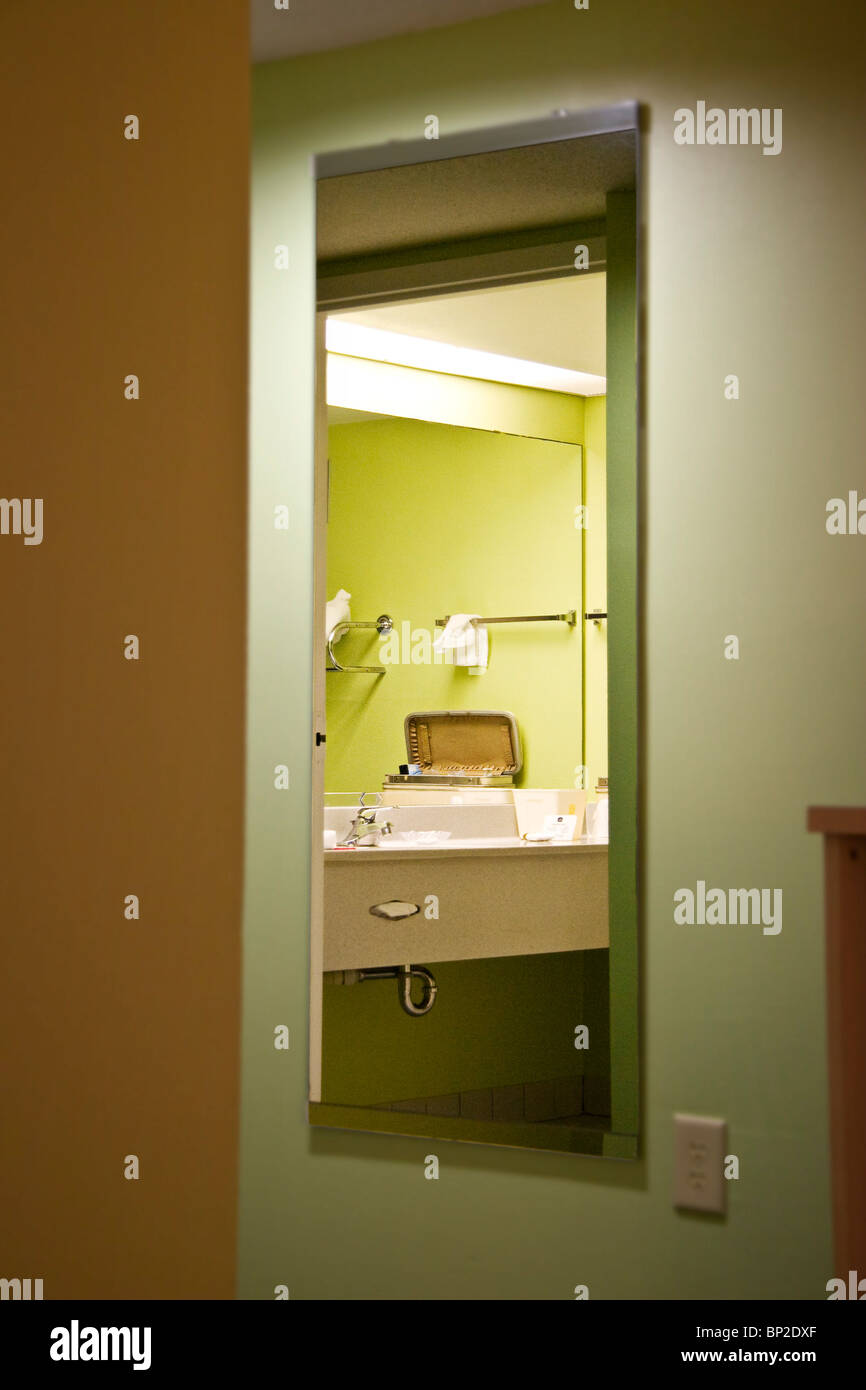 Reflection of the bathroom in a motel room Stock Photo - Alamy