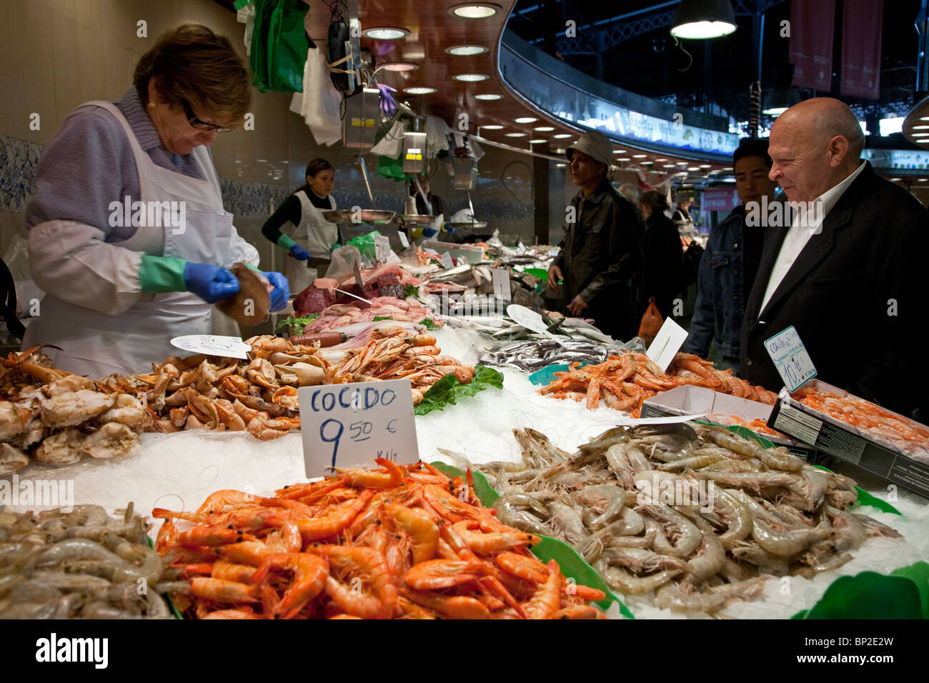 Seafood stall hi-res stock photography and images - Alamy