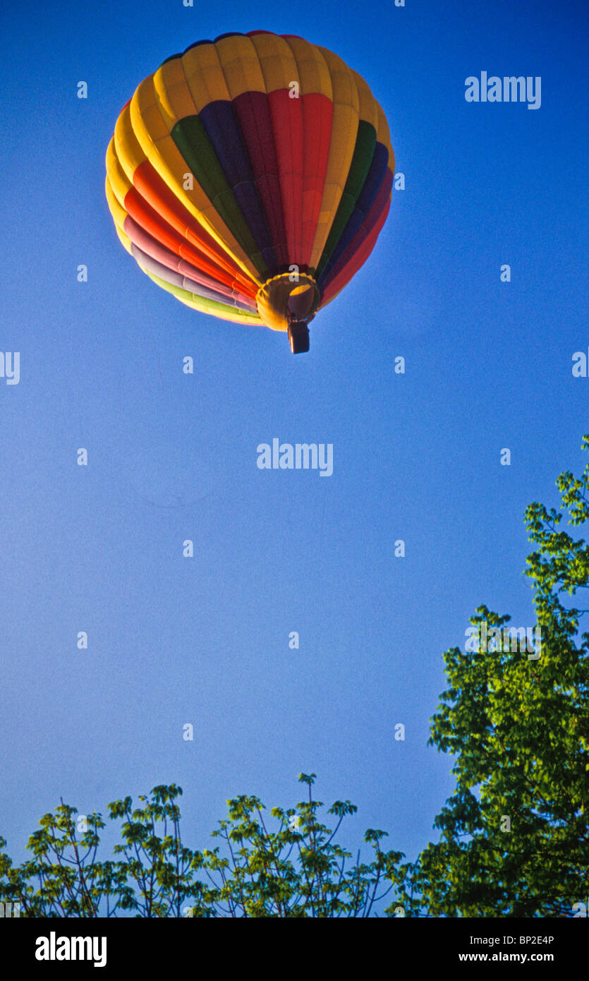 Hot air balloon riders soar , float over Lancaster farm fields, early ...