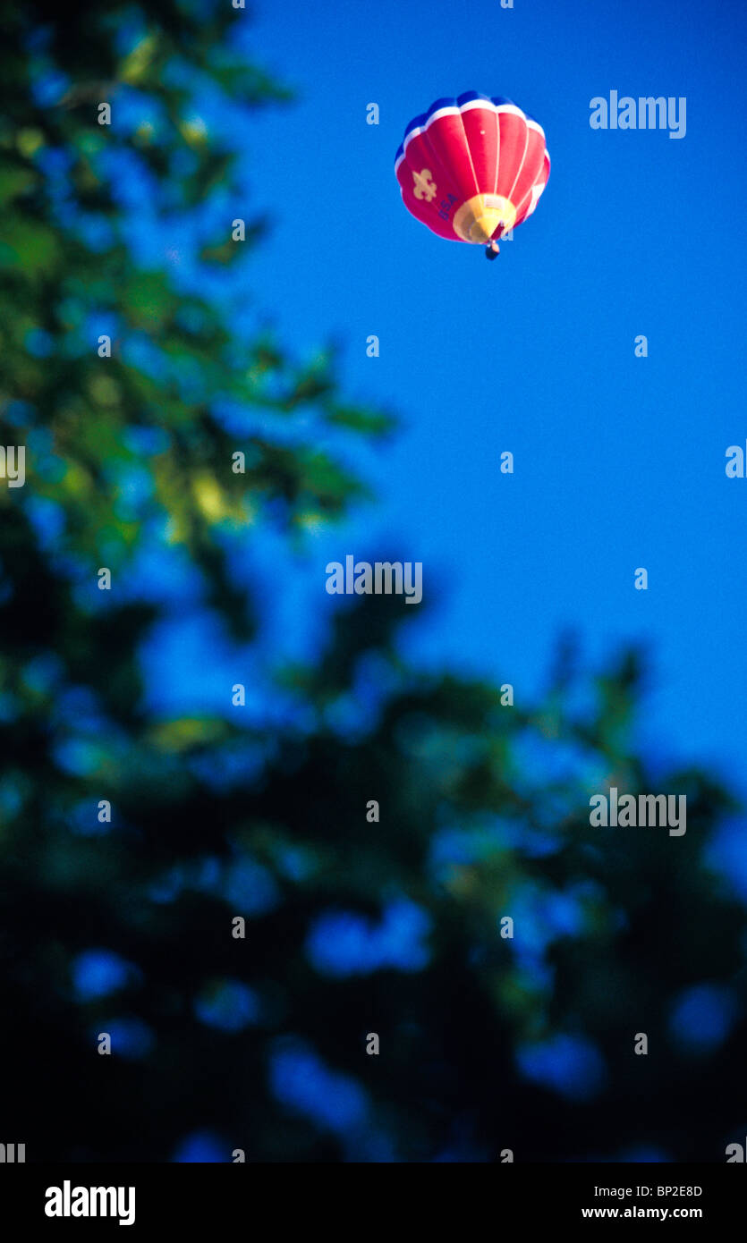 Hot air balloon riders soar , float over Lancaster farm fields, copy ...