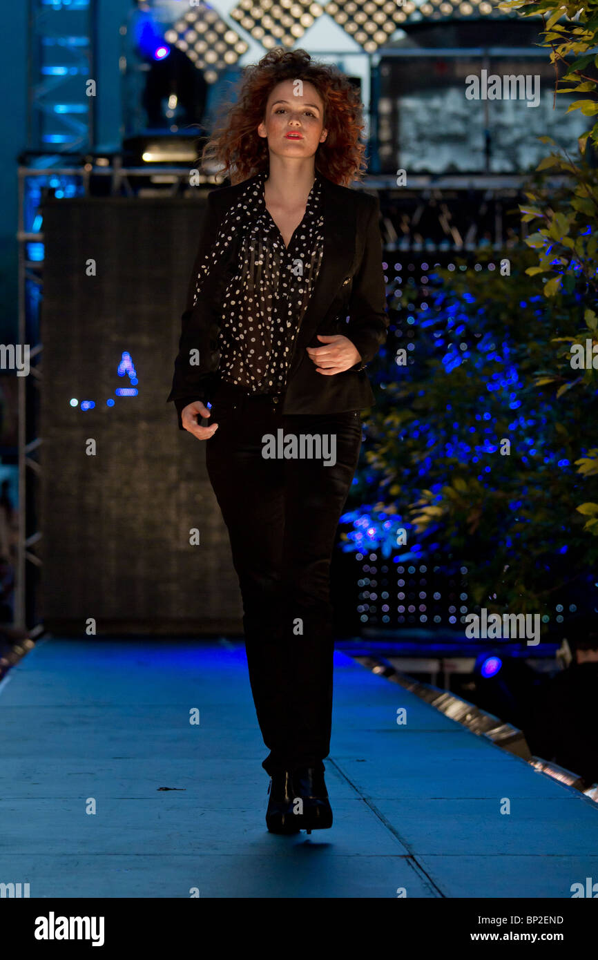female model catwalk night outdoor Stock Photo - Alamy
