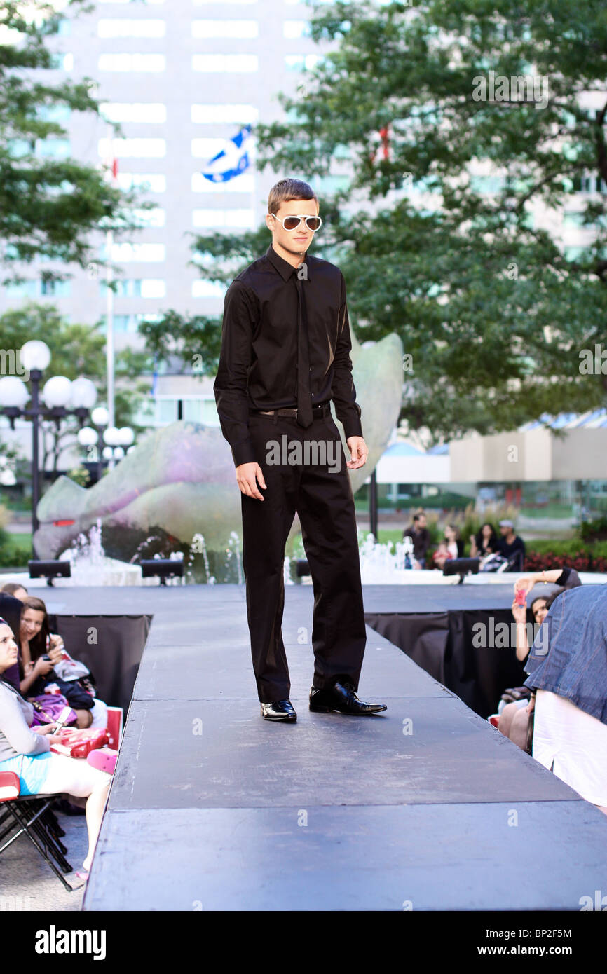 Male model catwalk hi-res stock photography and images - Alamy
