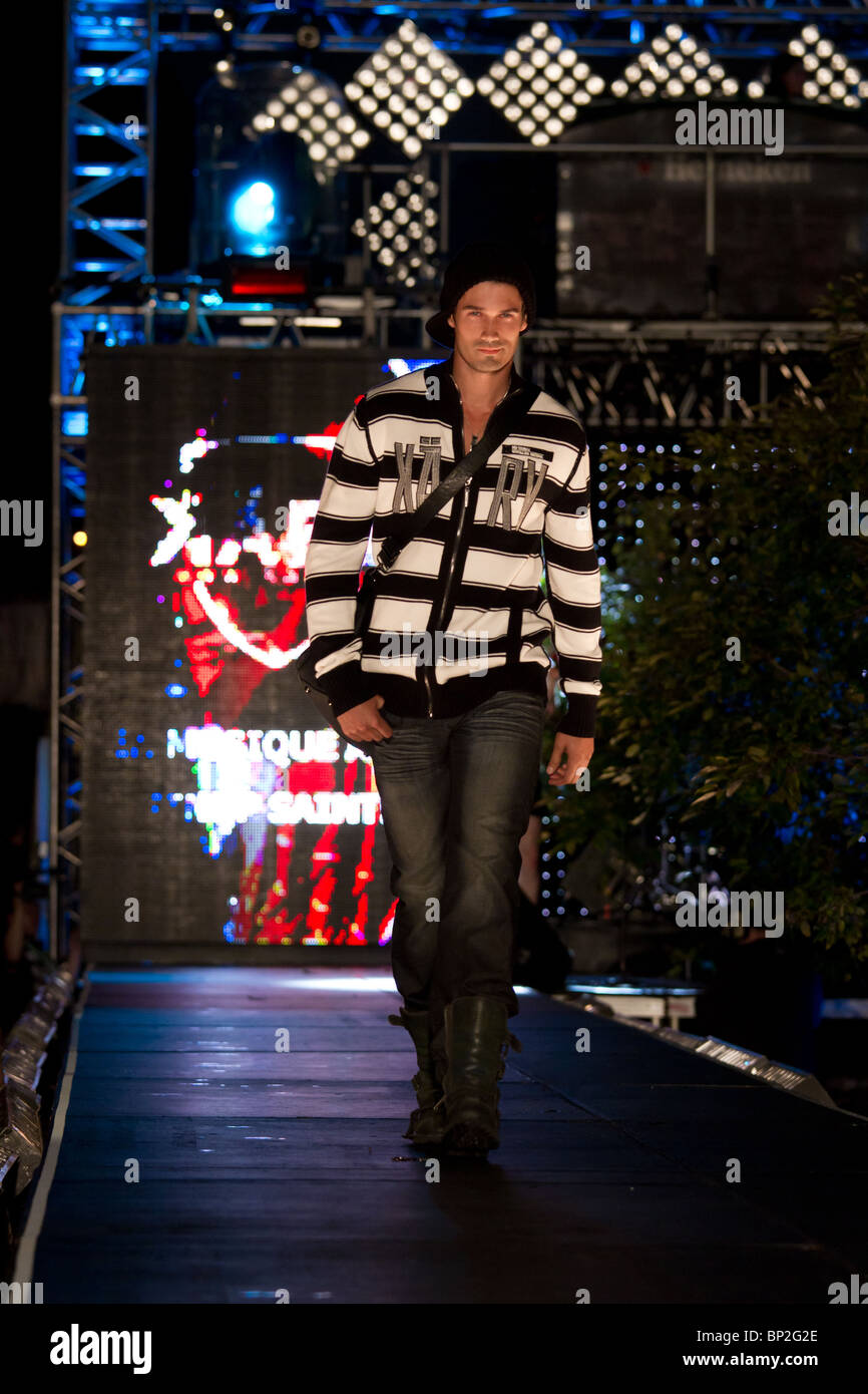 Male model catwalk hi-res stock photography and images - Alamy