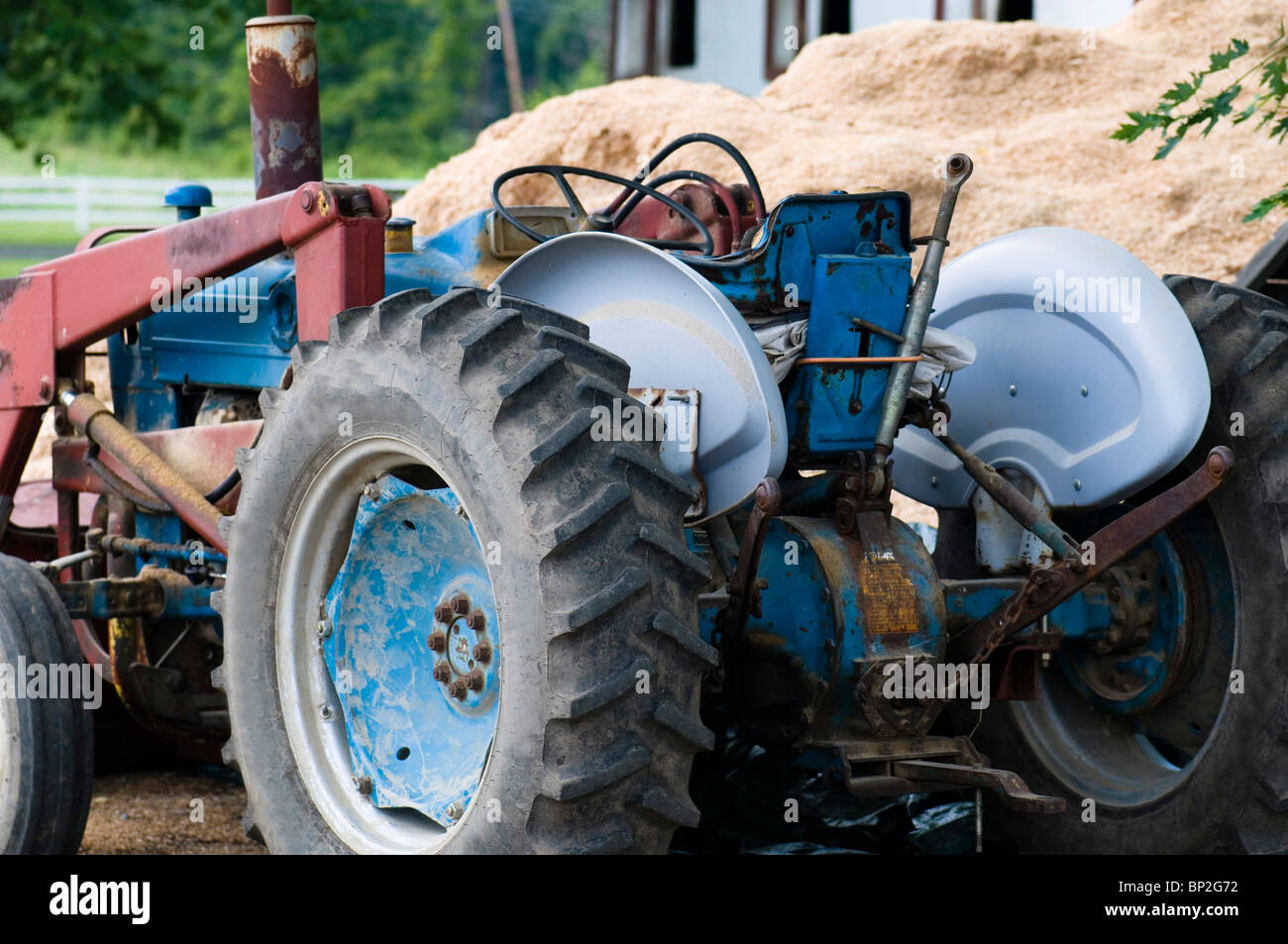Old blue tractor hi-res stock photography and images - Alamy
