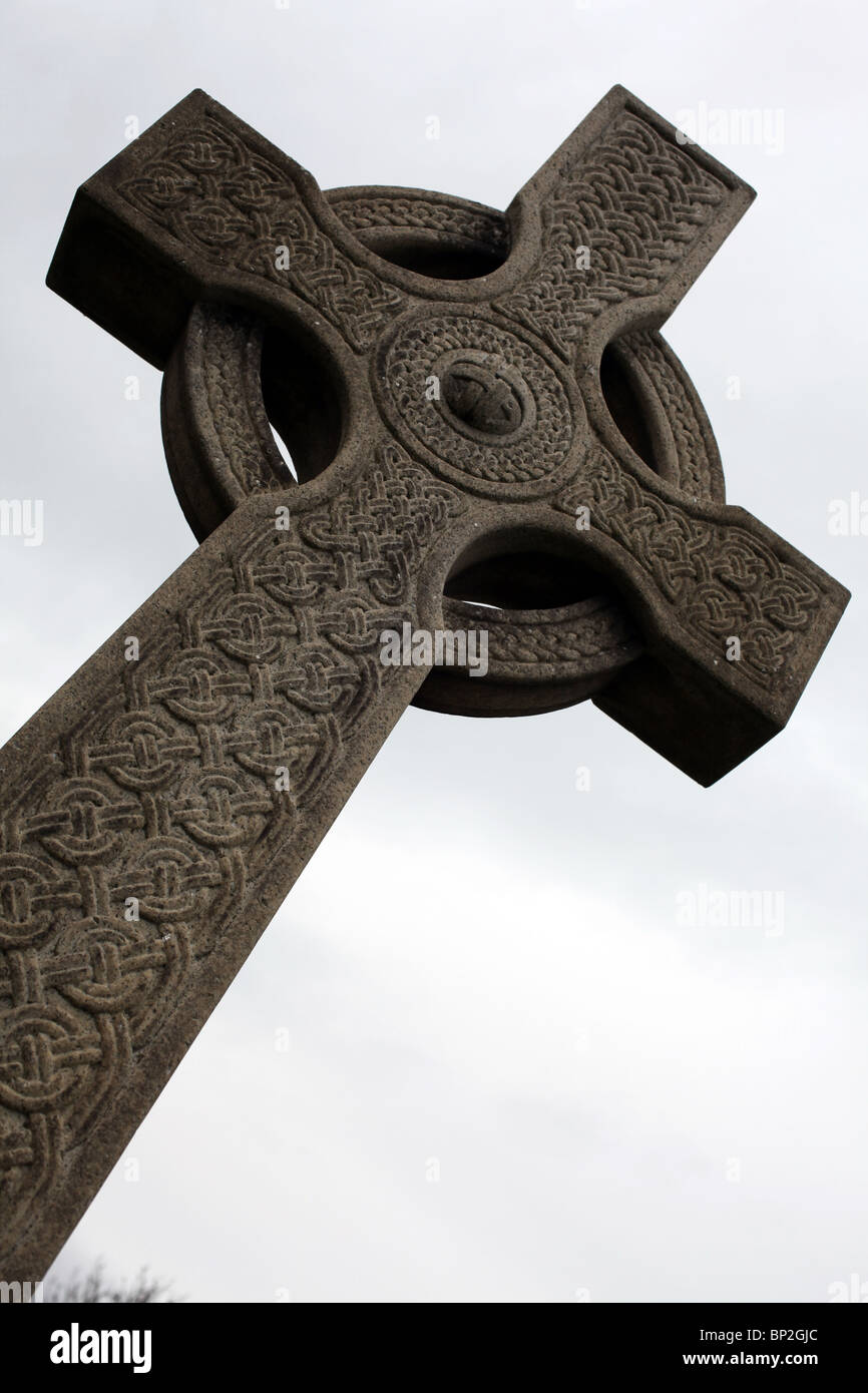 Carved granite celtic cross scotland symbol hi-res stock photography ...