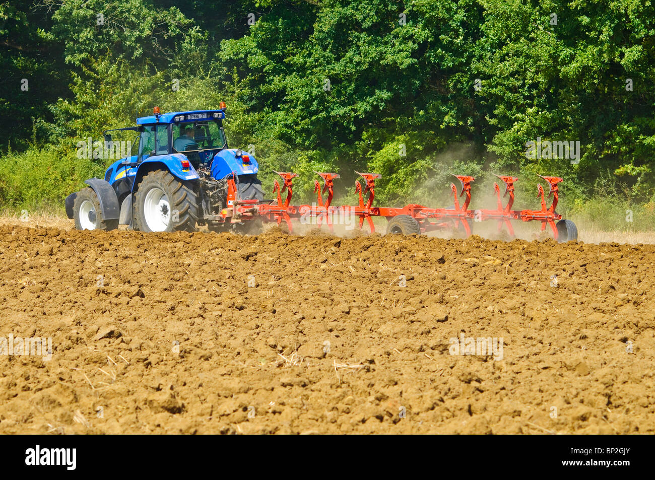 New Holland TVT135 tractor summer ploughing - sud-Touraine, France ...