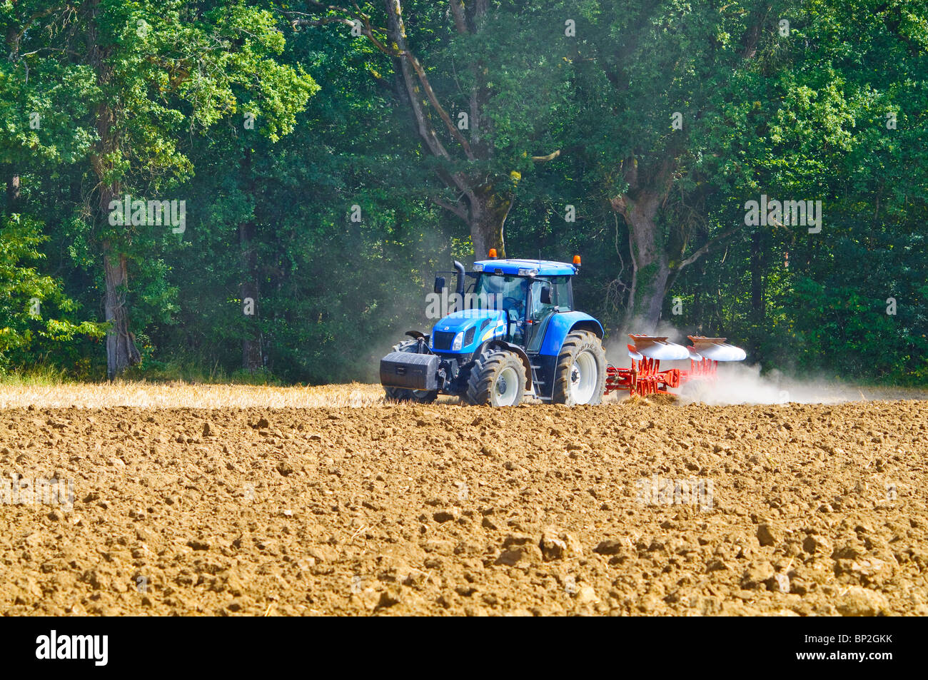 New Holland TVT135 tractor summer ploughing - sud-Touraine, France ...