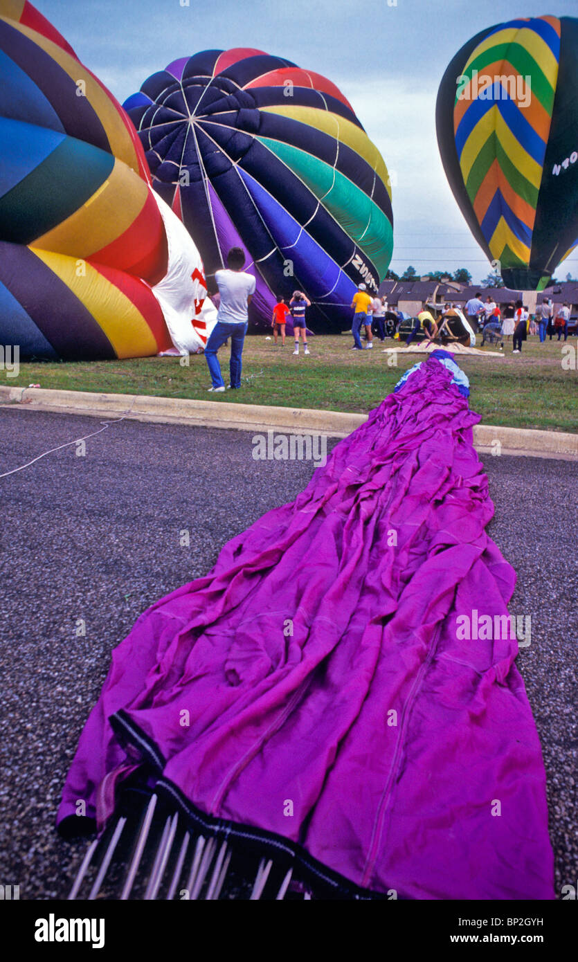 Hot air balloon riders prepare to soar , float over Lancaster farm ...