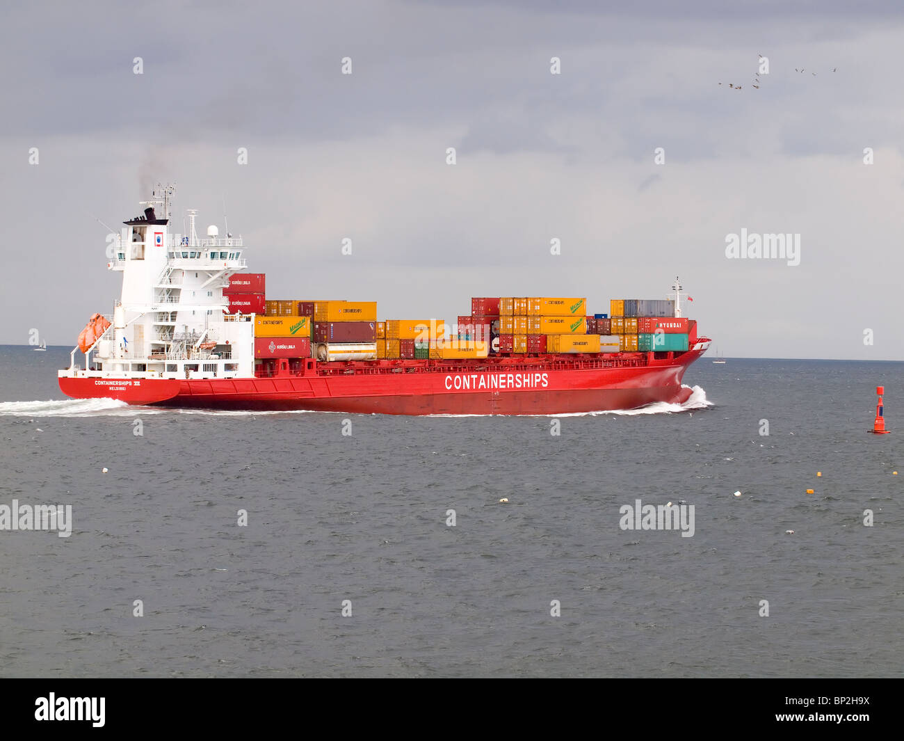 Containerships hi-res stock photography and images - Alamy