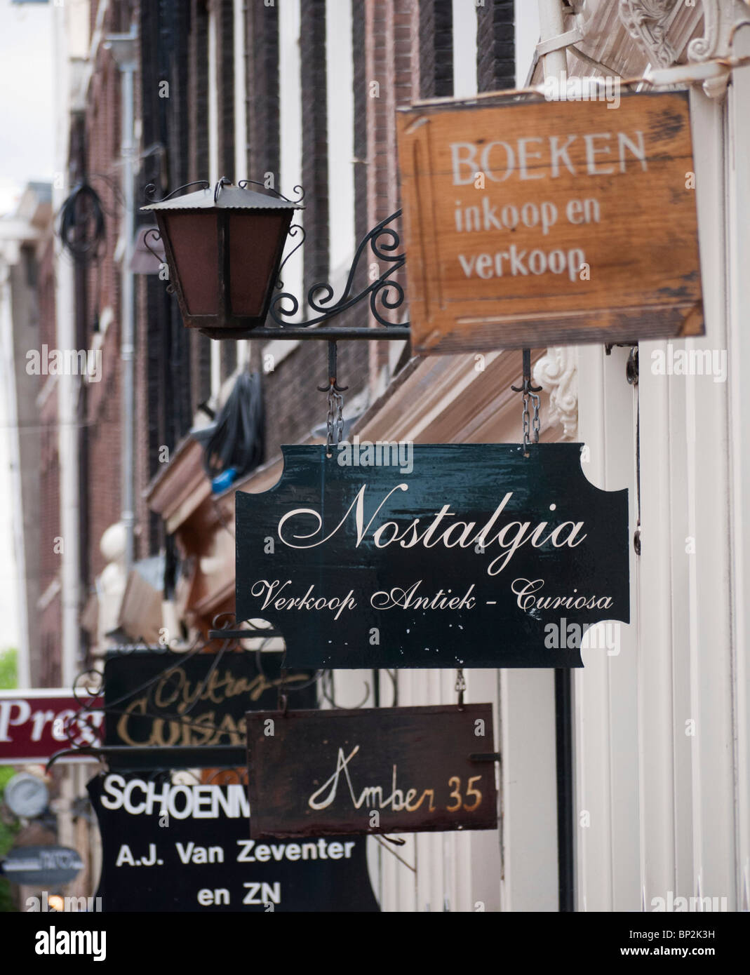 Shop signs hi-res stock photography and images - Alamy