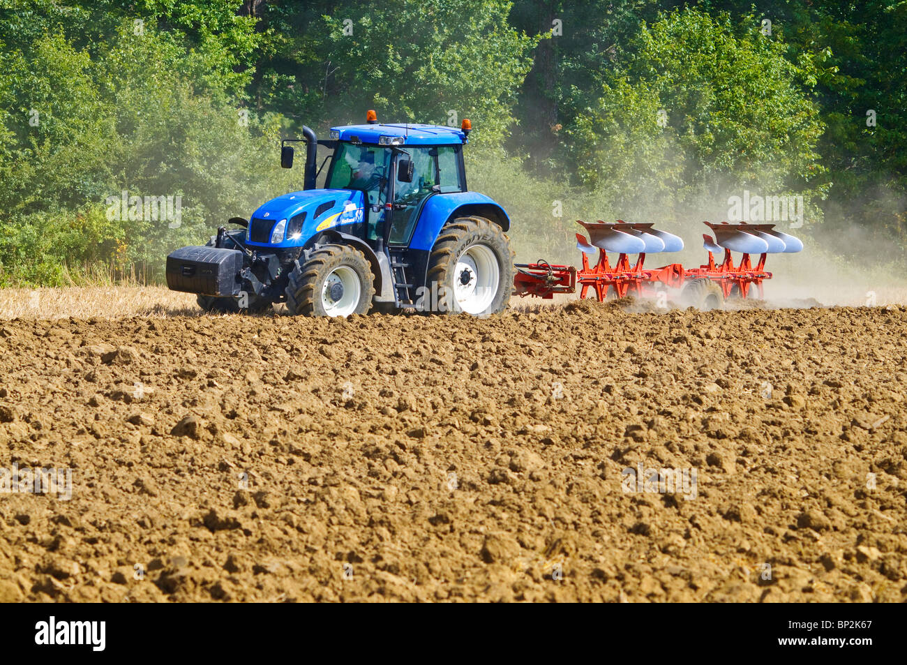 New Holland TVT135 tractor summer ploughing - sud-Touraine, France ...