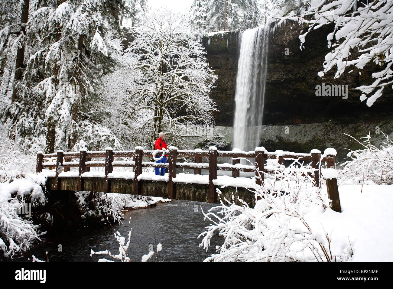 45 river covered bridge hi-res stock photography and images - Alamy