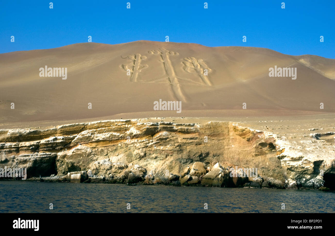 La Candelabra, a giant figure, geoglyph, Reserva Nacional de Paracas ...