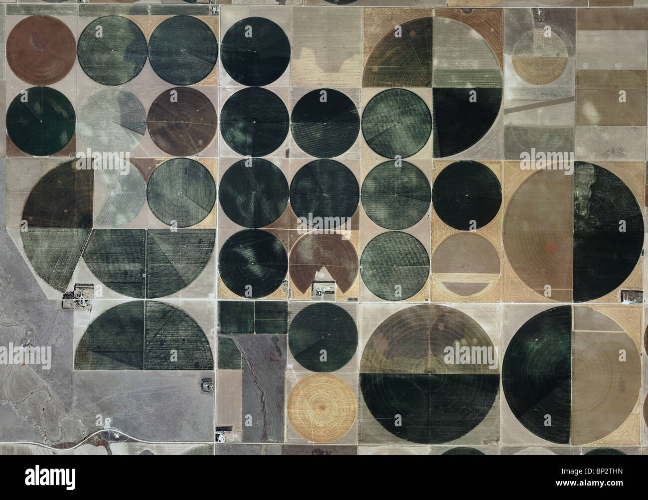 Center pivot irrigation america circles hi-res stock photography and ...