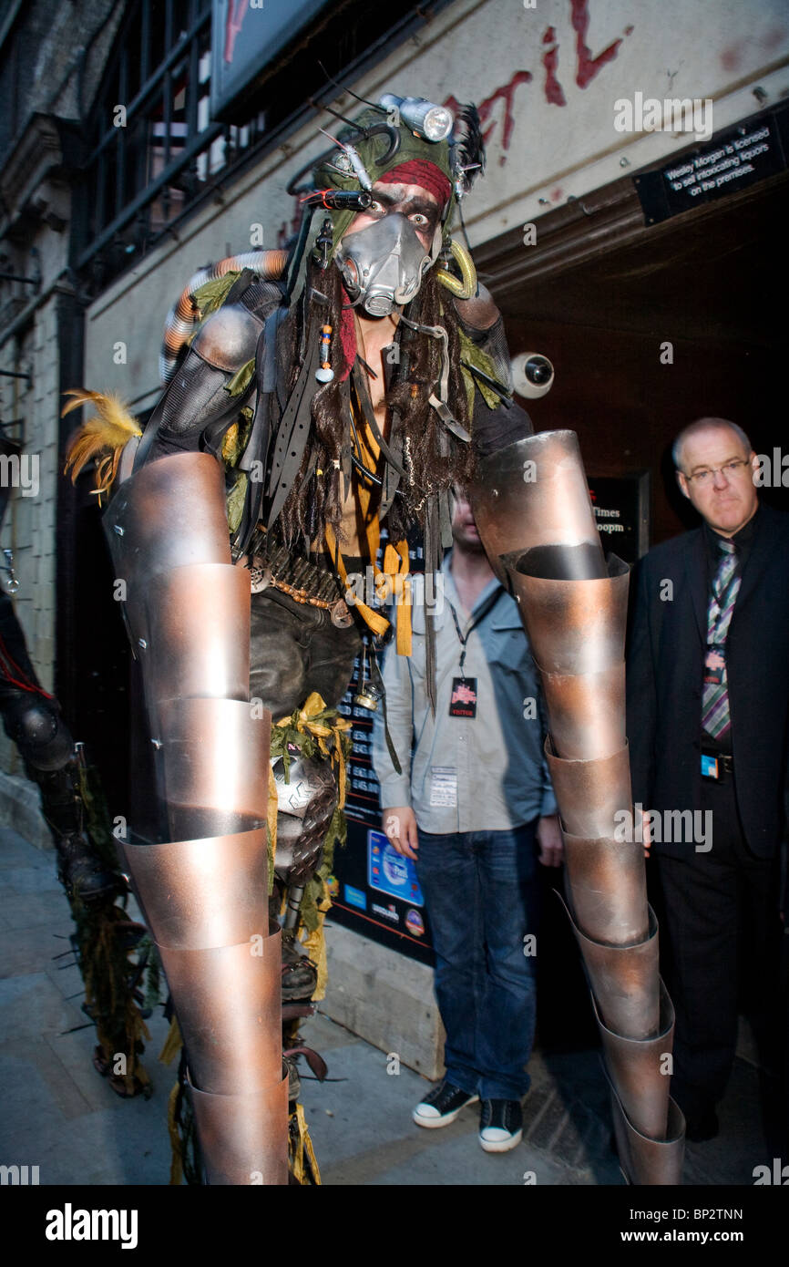 Alice Cooper 'Halloween Night of Fear' freak act competition at The ...