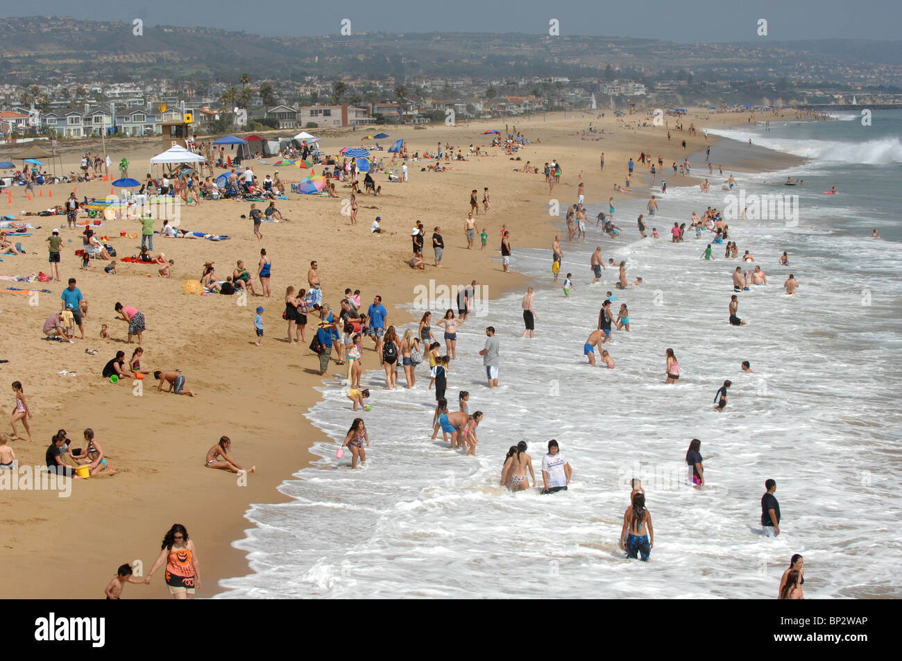 Beach crowd newport hi-res stock photography and images - Alamy
