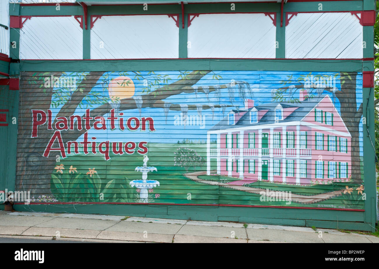 American antique shop hi-res stock photography and images - Alamy