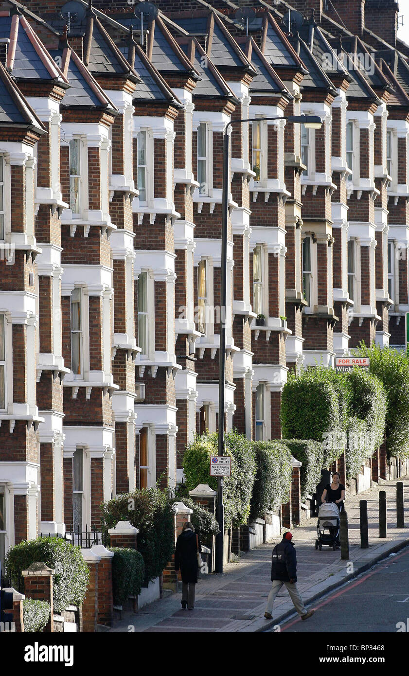 A terraced street in South London. Picture by James Boardman Stock ...