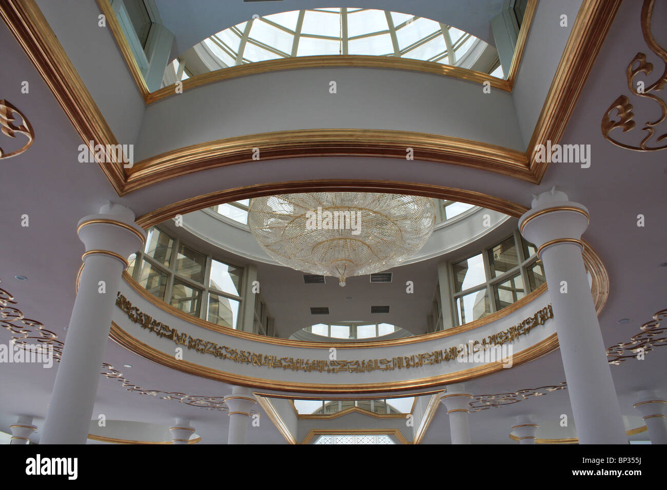 Gold pillars hi-res stock photography and images - Alamy