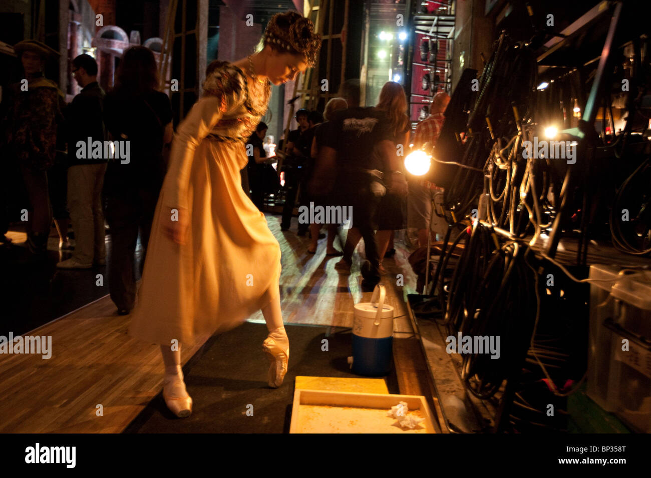 Royal ballet backstage hi-res stock photography and images - Alamy