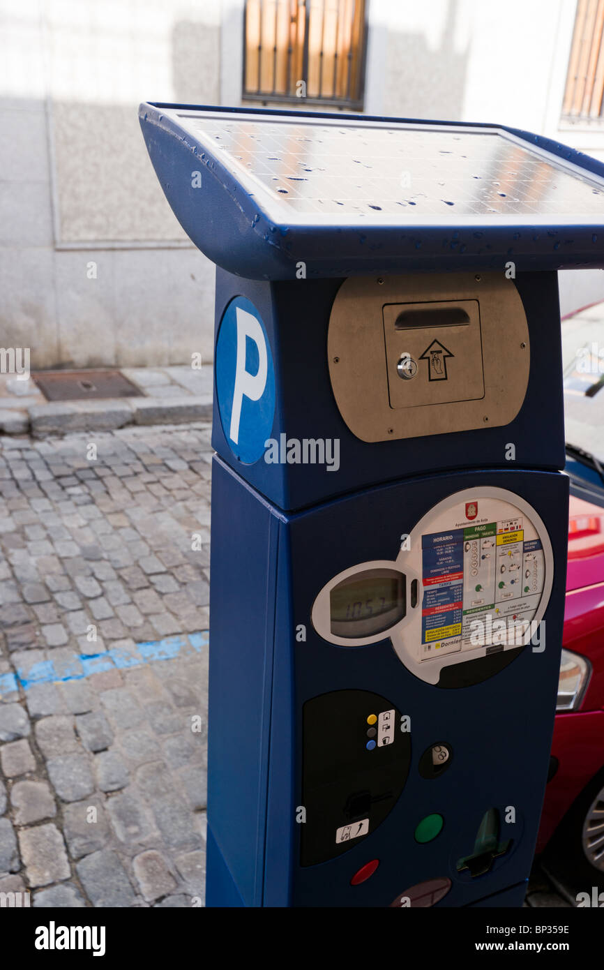 Solar powered parking meter hi-res stock photography and images - Alamy