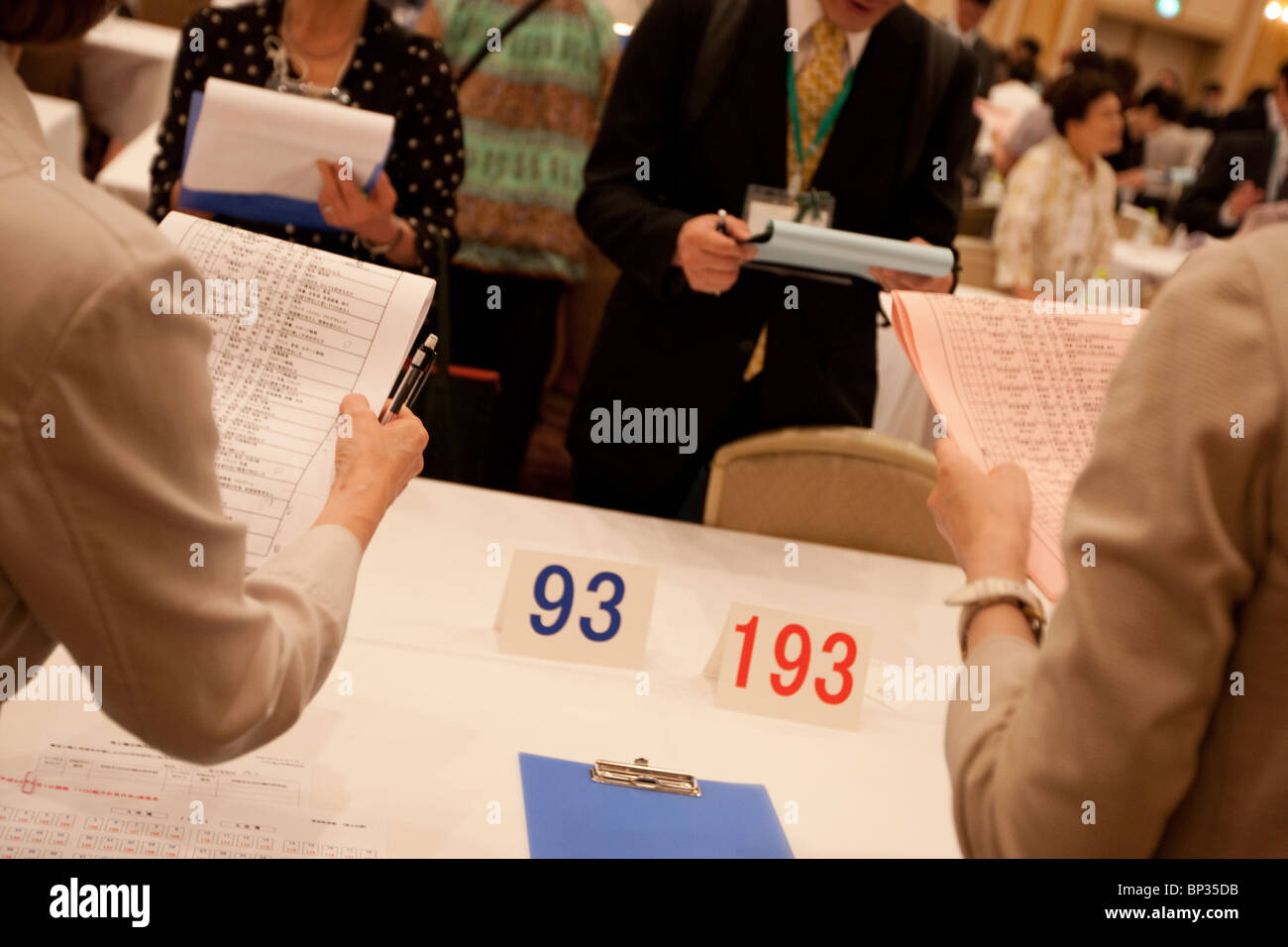 Omiai hi-res stock photography and images - Alamy