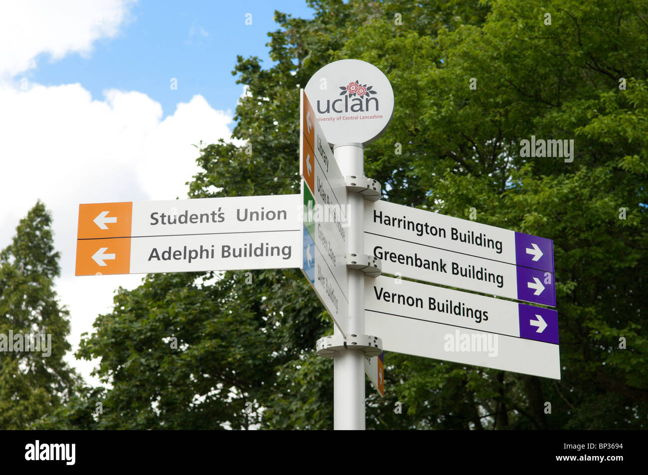 Campus direction sign hi-res stock photography and images - Alamy