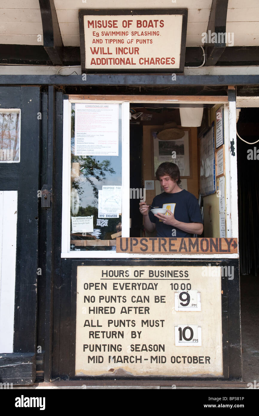 The Cherwell Boathouse restaurant and punting station, Oxford. Photo ...