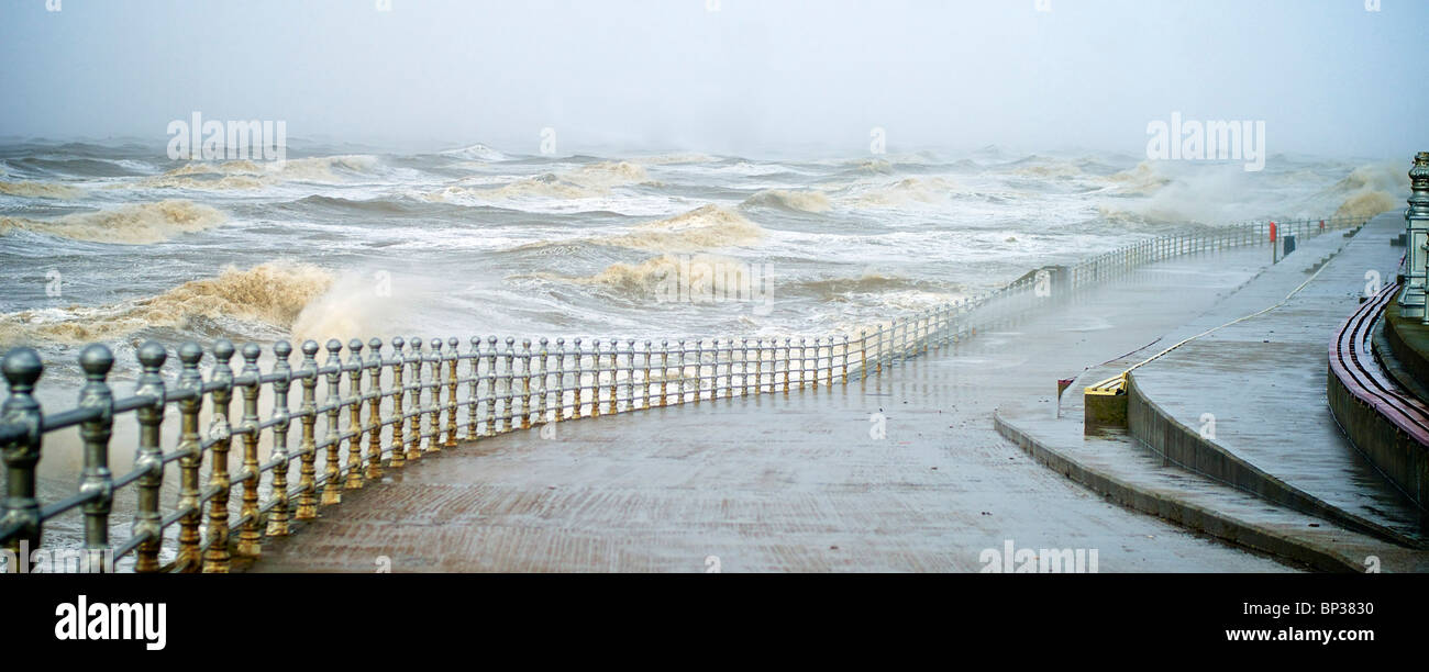Blackpool promenade stormy weather hi-res stock photography and images ...