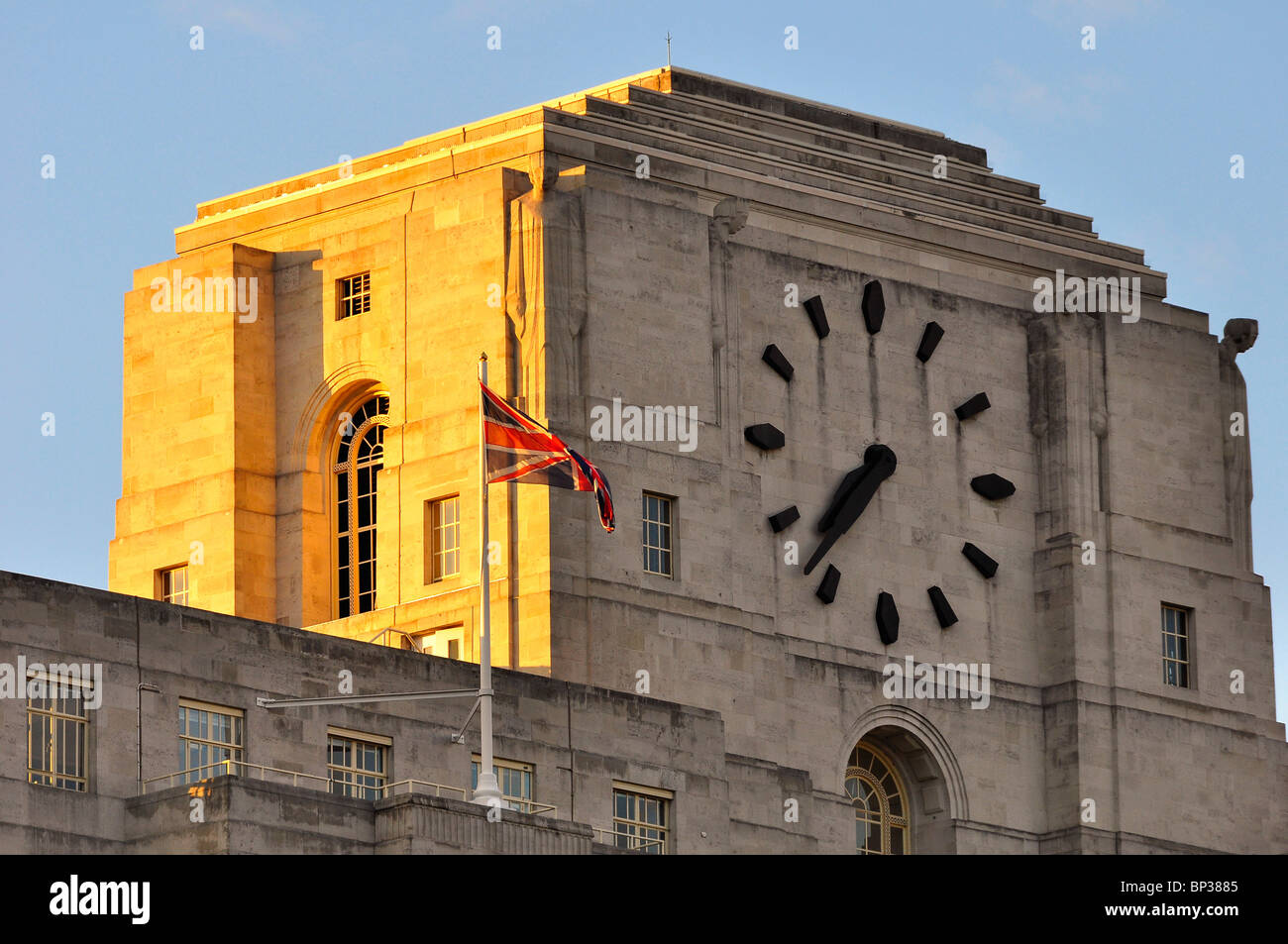 Shell mex hi-res stock photography and images - Alamy