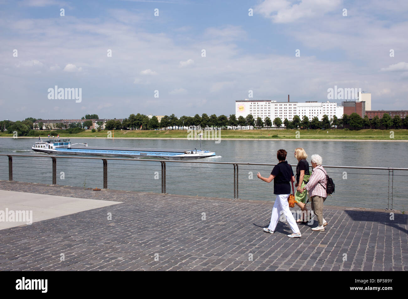 Cologne waterfront hi-res stock photography and images - Alamy