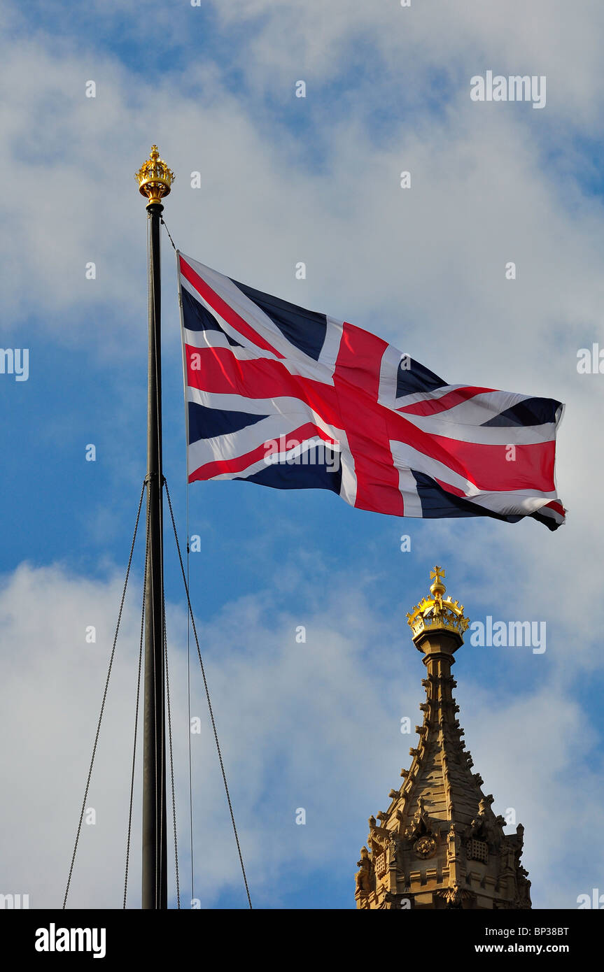 British flag flying hi-res stock photography and images - Alamy