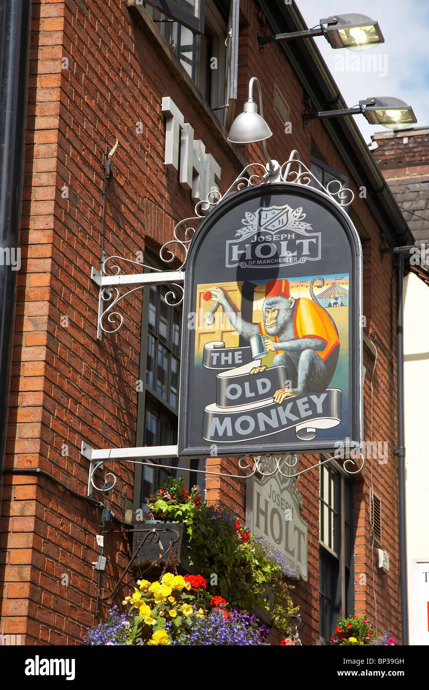 The old monkey pub hi-res stock photography and images - Alamy