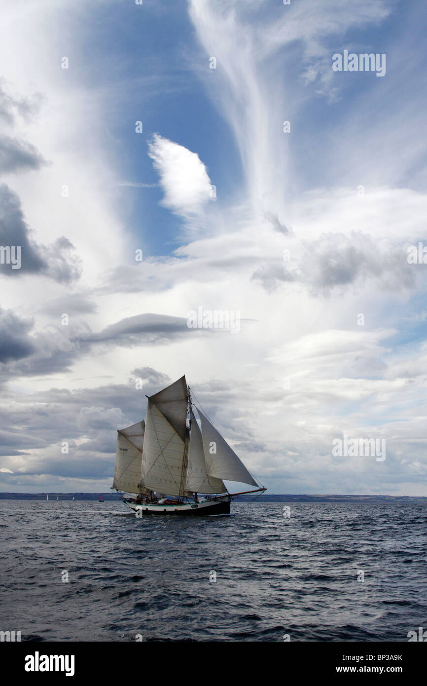 Class b sloop hi-res stock photography and images - Alamy