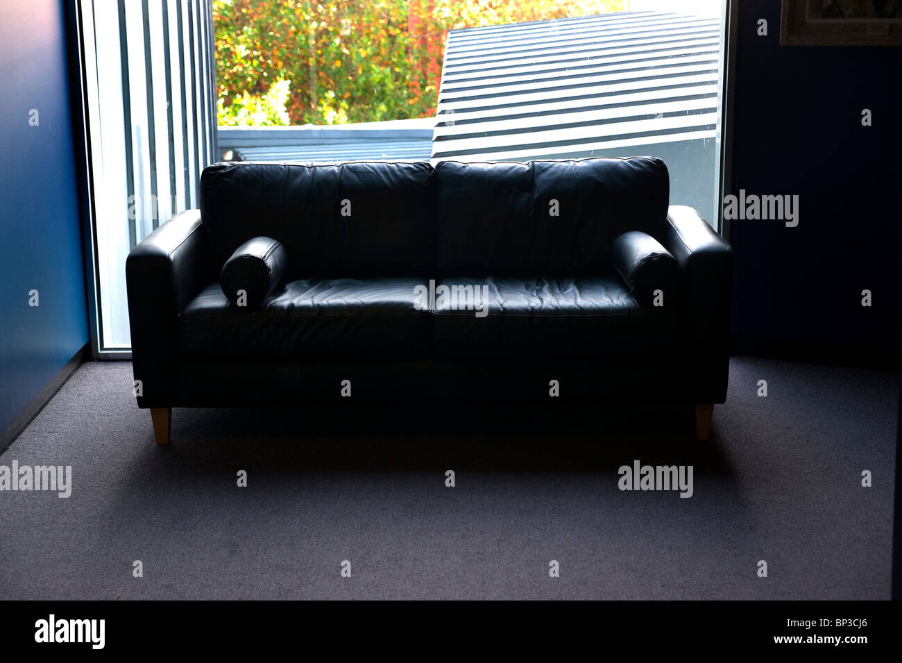 Empty sofa hi-res stock photography and images - Alamy