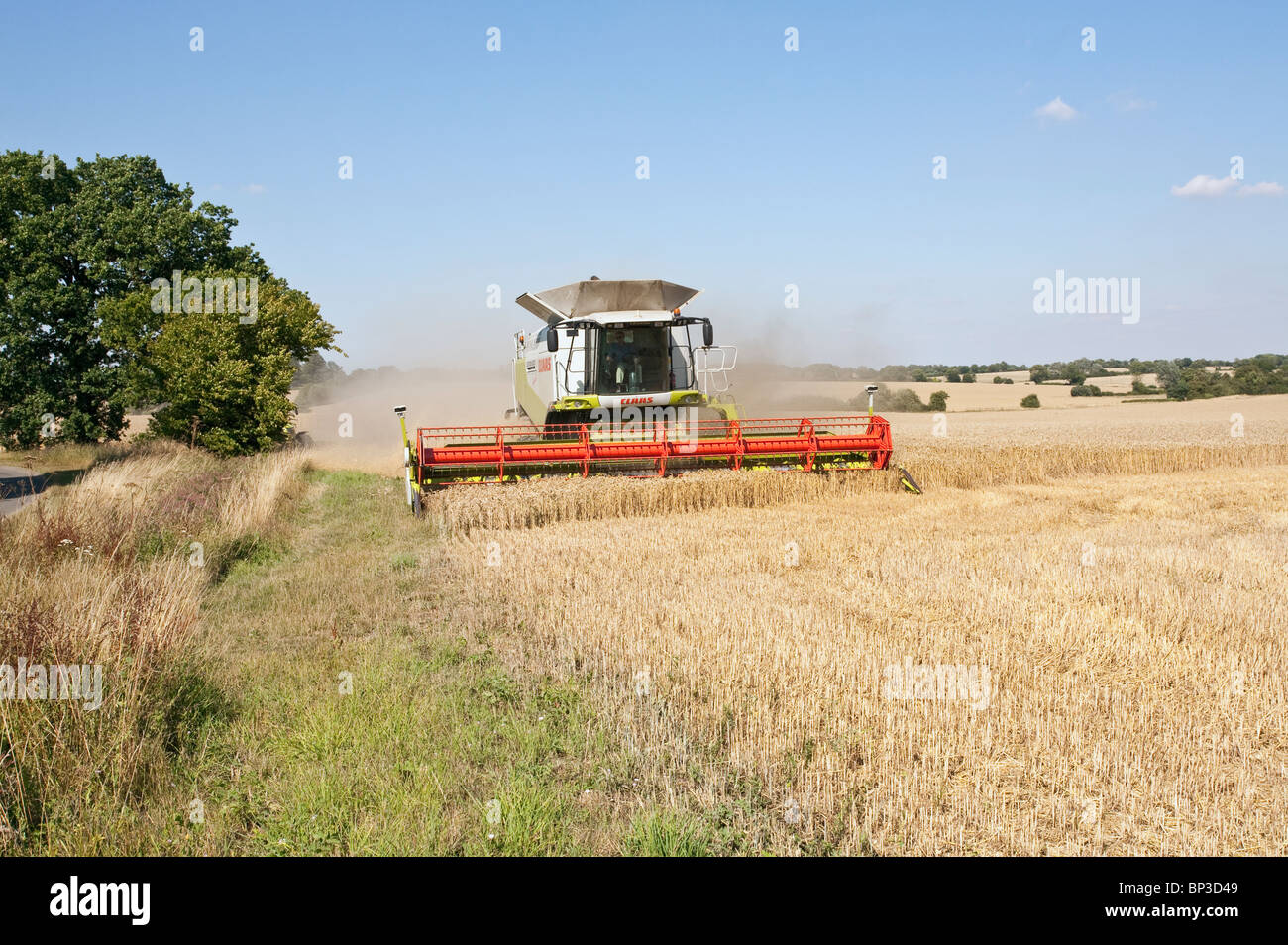 Harvest time combine harvester harvesting hi-res stock photography and ...