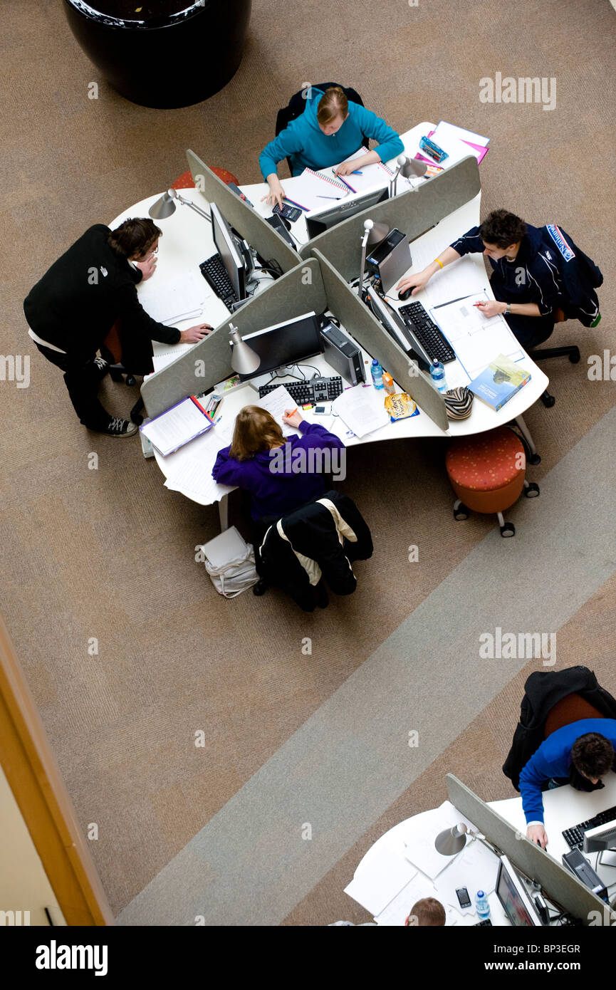 Students studying in a University library Stock Photo - Alamy