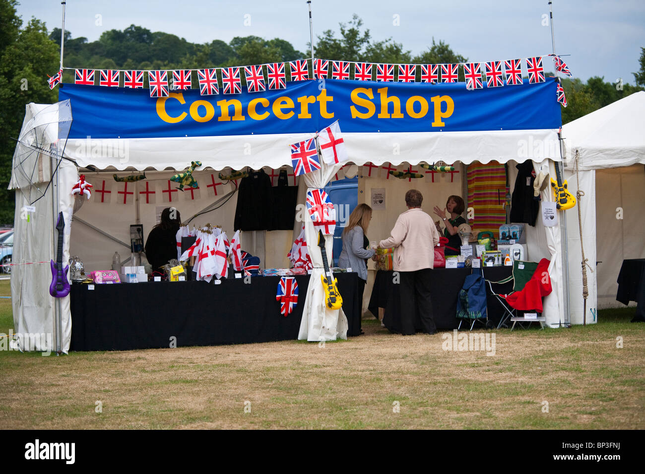 Merchandise concert hi-res stock photography and images - Alamy