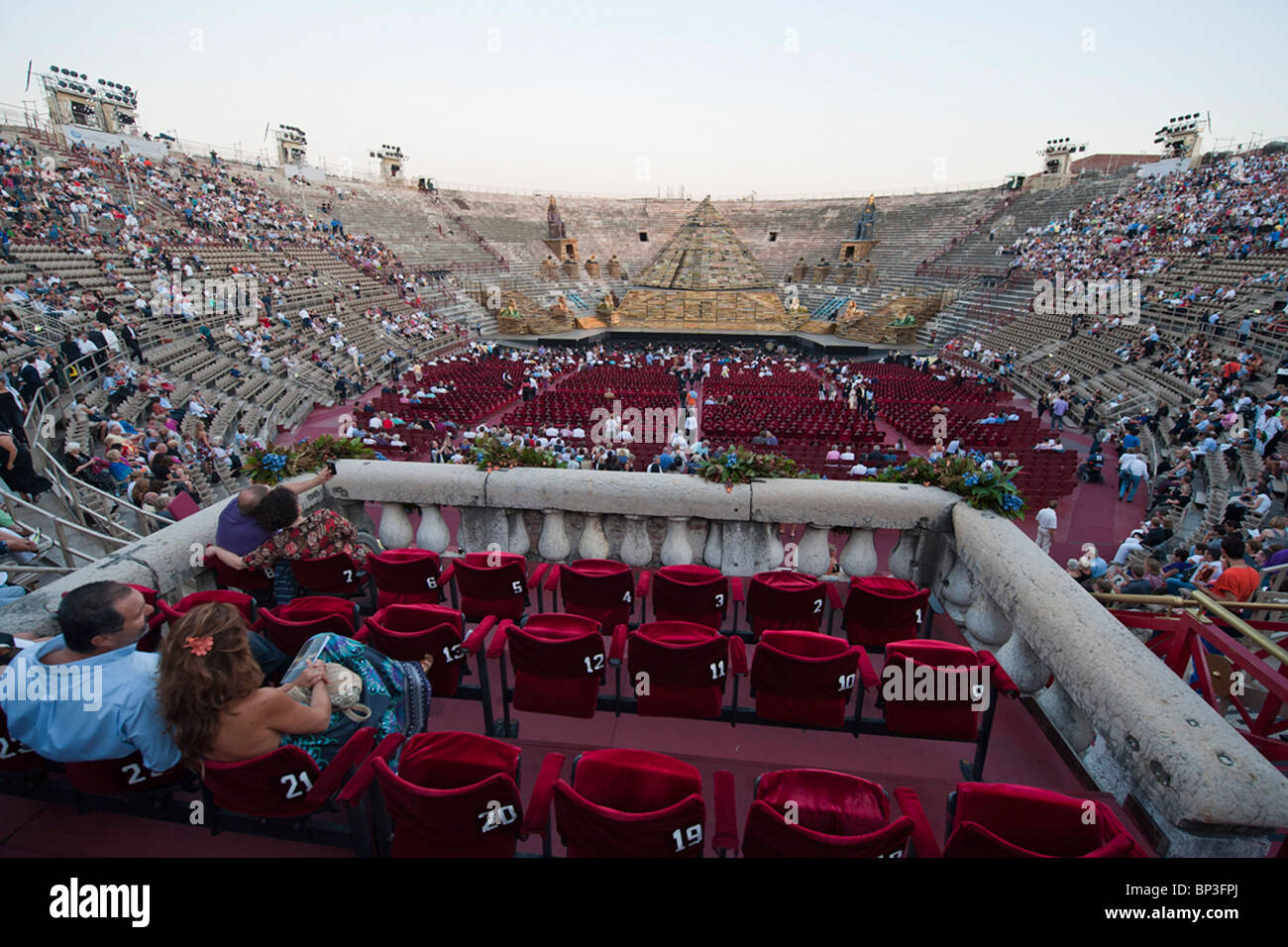 Opera audience audience inside hi-res stock photography and images - Alamy
