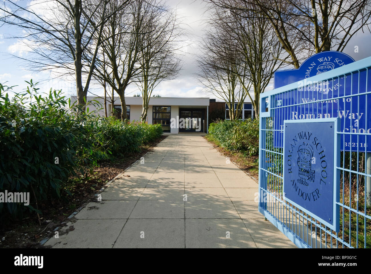 School exterior gate uk hi-res stock photography and images - Alamy
