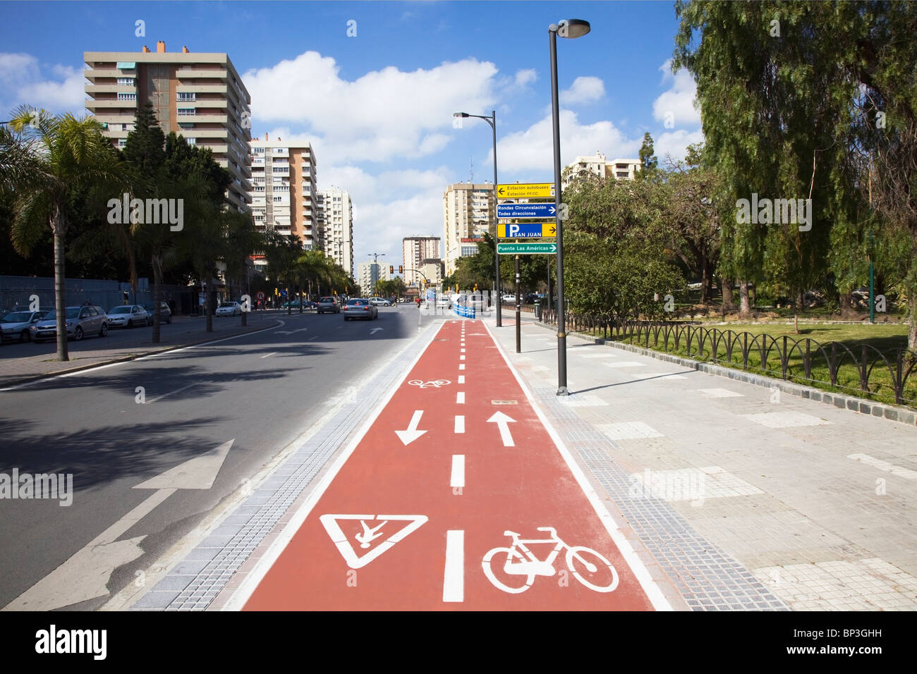 Pedestrian and cyclist traffic signs hi-res stock photography and ...