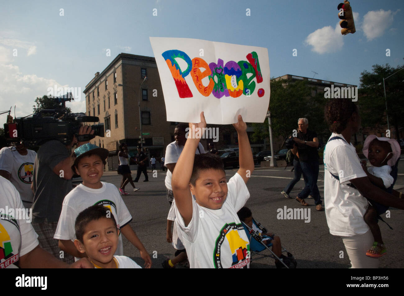 Hundreds march through the streets of Harlem in the Harlem Children's ...