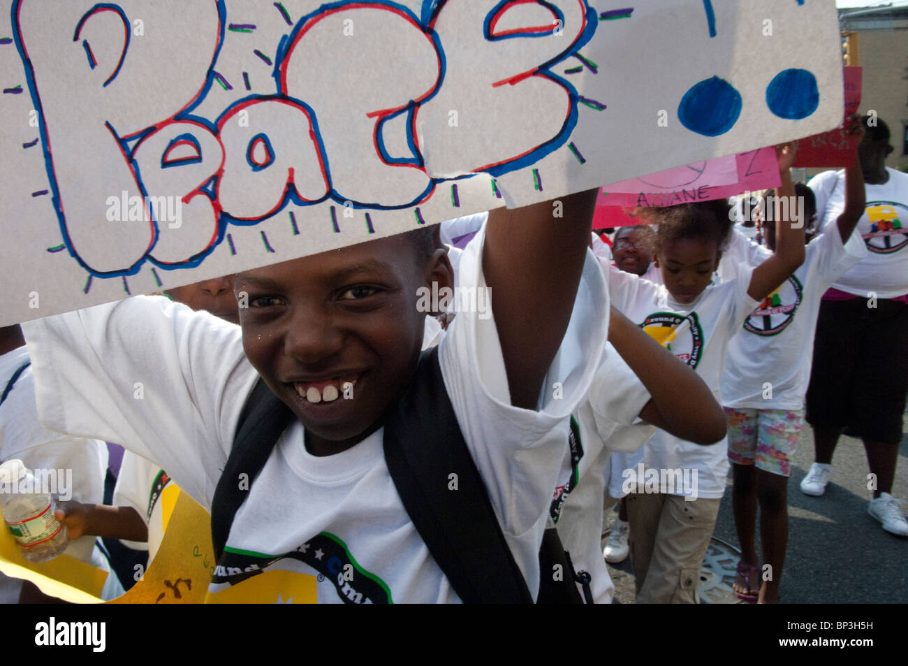 Hundreds march through the streets of Harlem in the Harlem Children's ...